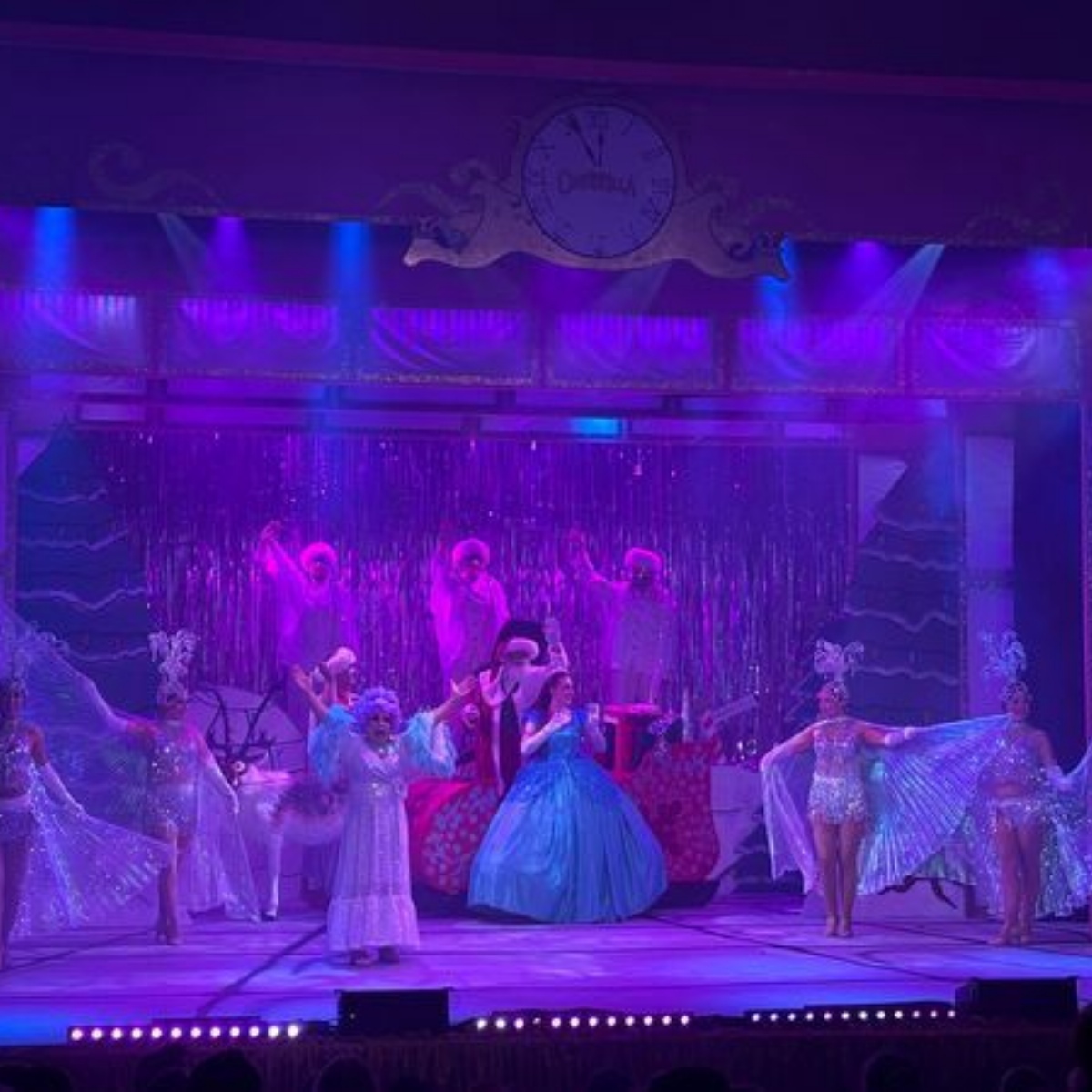 High Spen Primary School - Year 1 - 6 Panto Visit